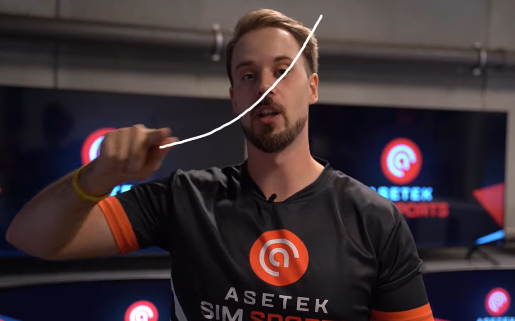 Aerodynamics in Sim Racing: Downforce and Trail Braking - Asetek