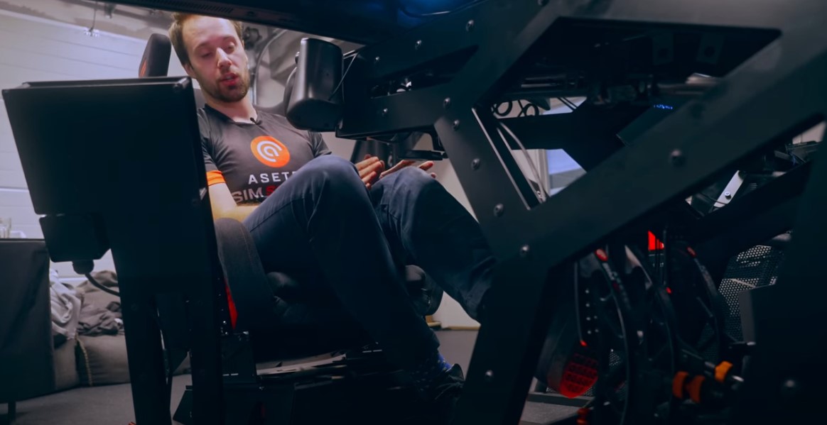 Pedal Positioning: Better Ergonomics in Your Racing Simulator - Asetek